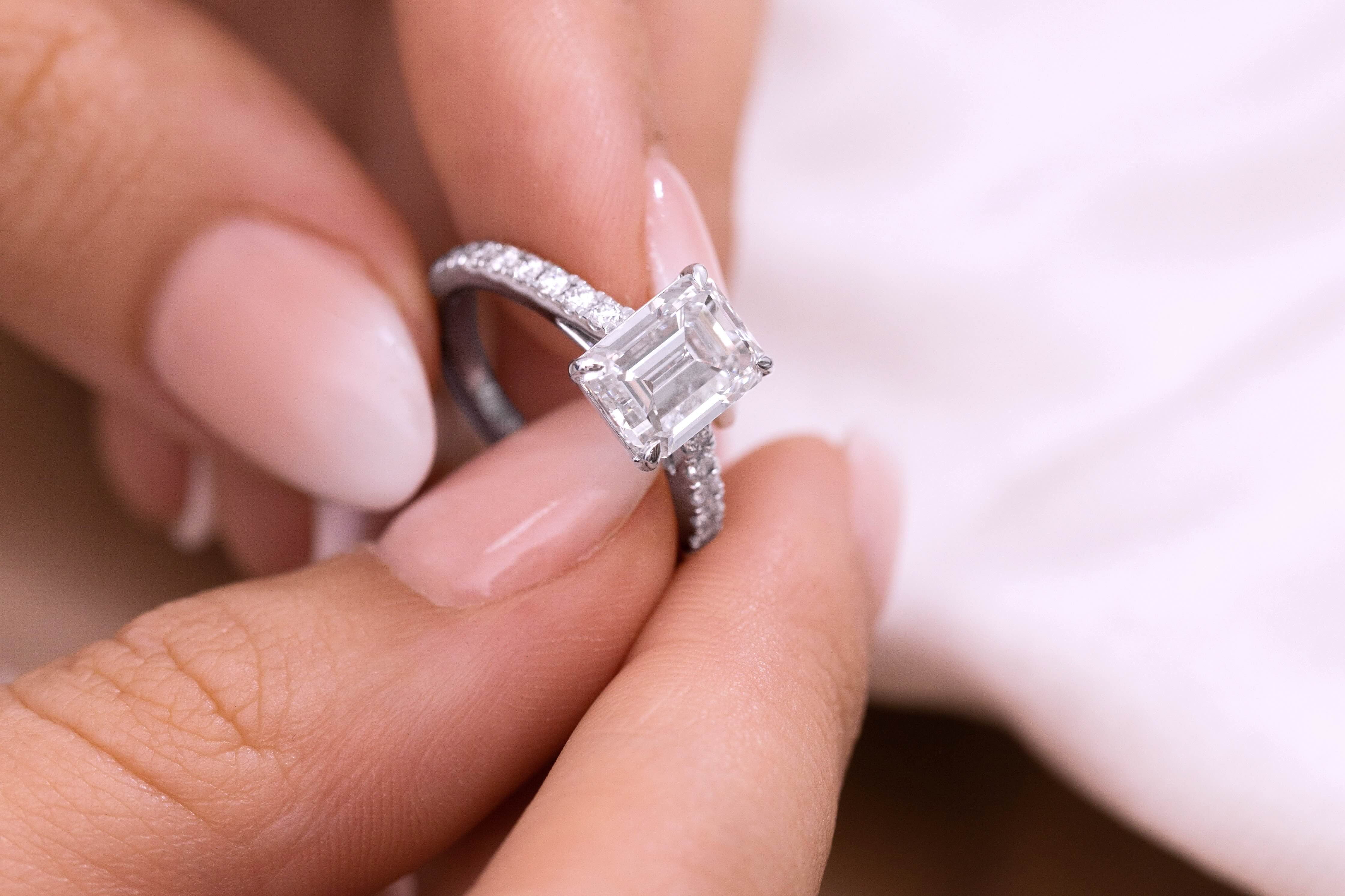 If Your Ring Looks Dull, It Might Be Platinum Patina – Here’s What Tha – Azzallure